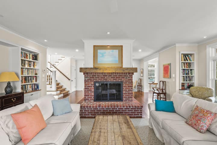West Falmouth Luxury Home. Bike Path And Beach - Old Silver Beach, MA