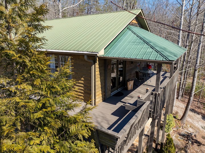"Horses In The Hollow" Secluded, Rustic Cabin - Mountain Rest, SC