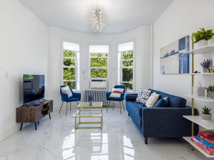 Modern 6 Bedroom Duplex+ 2 Decks, At The Train. - Brooklyn, NY