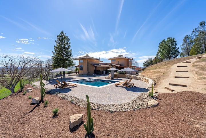 Luxury Hilltop Villa: Pool, Views And Serenity - Paso Robles, CA