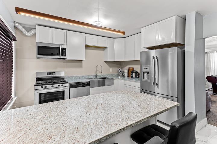 Charming 2-bd House In The Heart Of Dearborn - Dearborn, MI