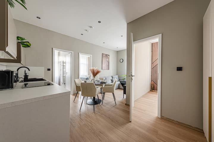 Casa Del Sueño – 2br Luxury Stay | Ac Near Nyugati - Hungary