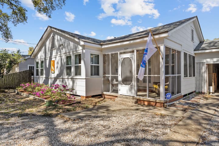 Cozy Cottage By The College - Lafayette, LA