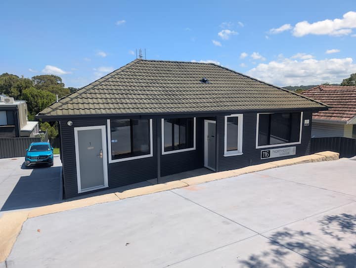 4 Bedroom In Adamstown Heights - Waratah