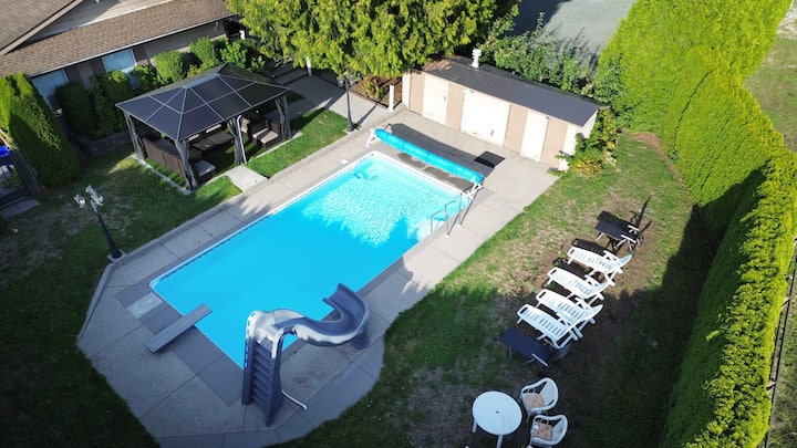 Luxury Farm House For Events/pool/hottub Sleeps 24 - Aldergrove