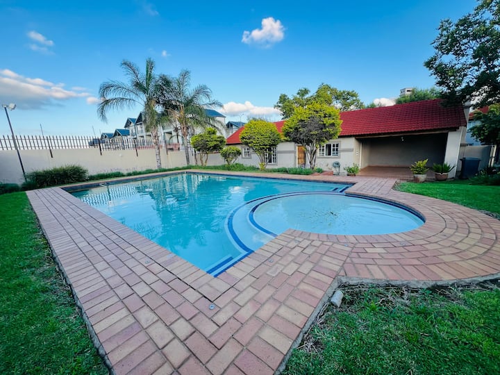 Mandy & Mos' Holiday Townhouse - Randburg