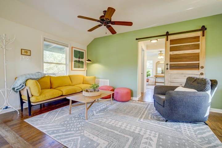 Artful Guesthouse In Nature - Smithville, TX
