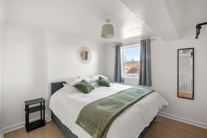 Heart Of Reading Hideaway 3br | Parking - Reading