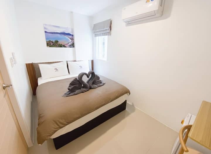 Sj Beach House Patong Queen Bed + Breakfast - Patong Beach