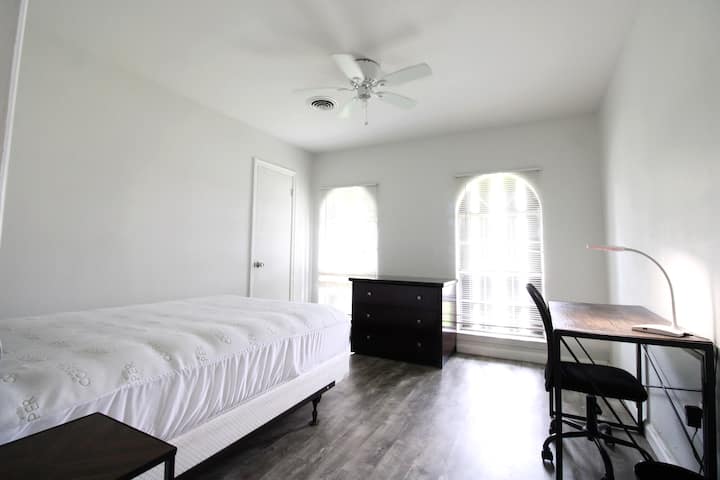 Male Med Student Housing— Junior Suite, Room #2 - Houma, LA