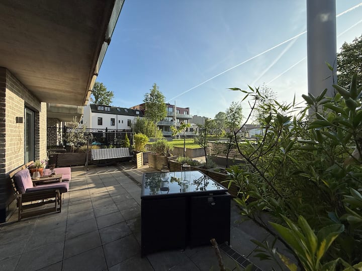 Große Familienwohnung Mit Terrasse U. Tg-parkplatz - Hamburgo