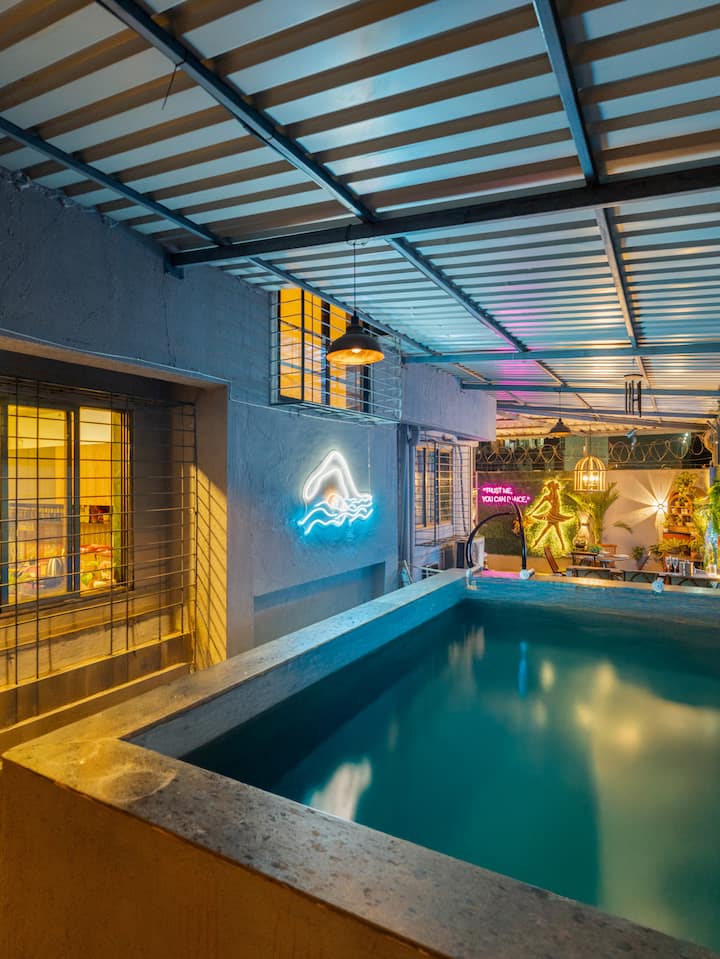 Hilltop Hideaway Party Friendly Pool Villa - Mumbai