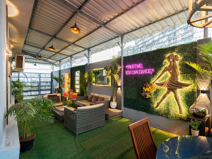 Hilltop Hideaway Party Friendly Pool Villa - Mumbai