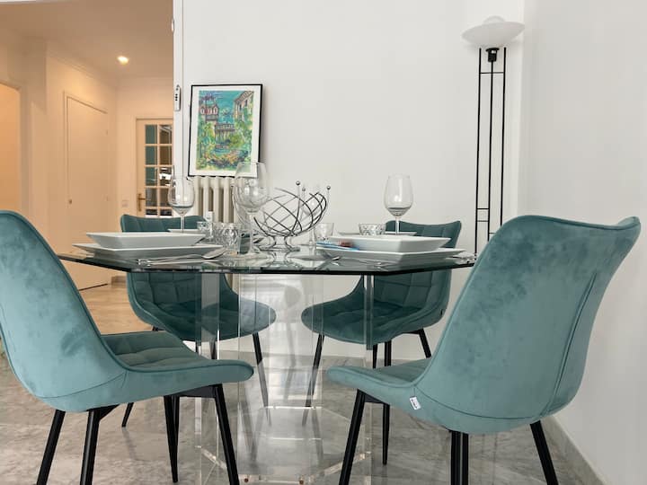 Top Located In Golden Square - Nizza