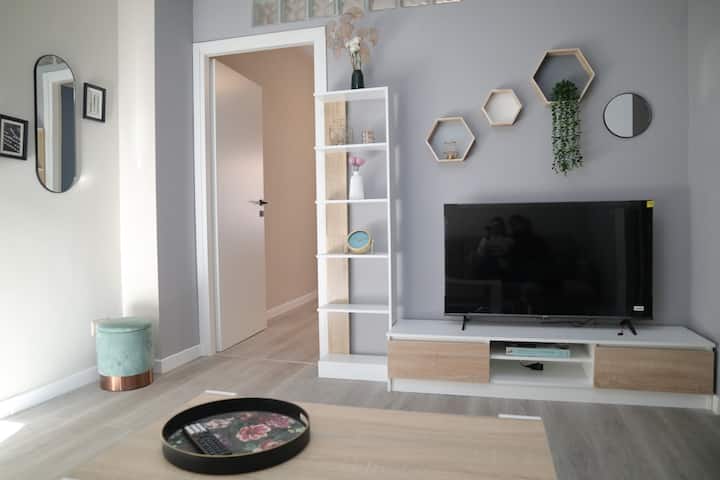 Sara’s Home | Elegant 3br Flat Near A-line Metro - Italy