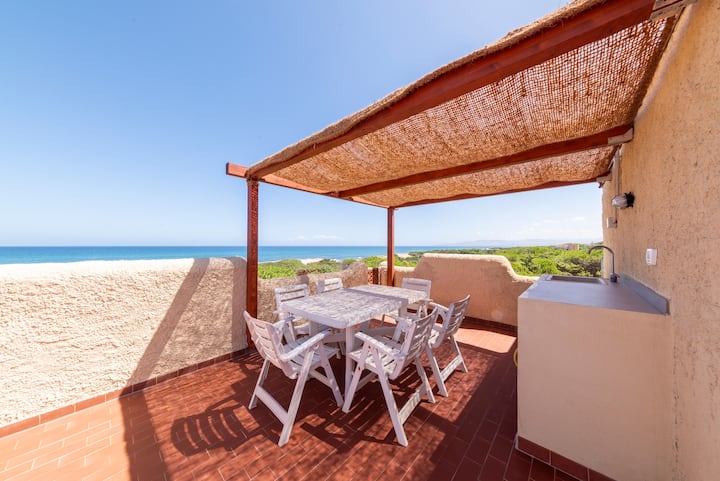 Platamona - Seafront Villa, Wi-fi, A/c, Sleeps 6 - Sassari