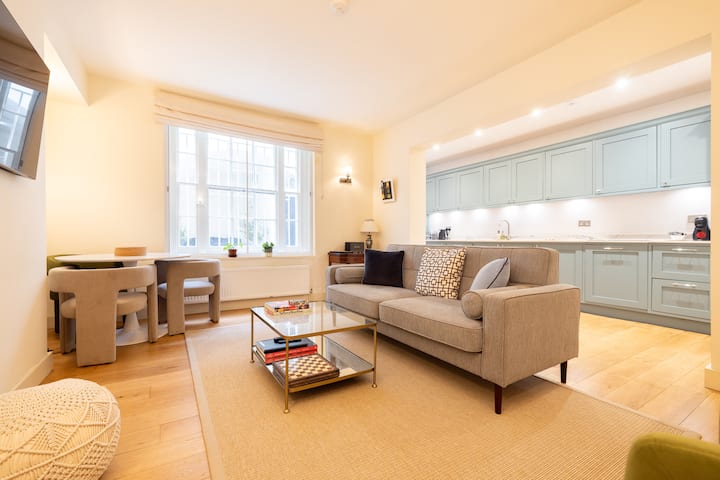 London Hues, 2 Bedroom Apartment - Chelsea