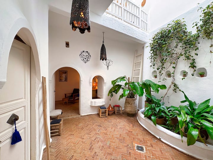 Beldi Chic & Calme, Patio Végétalisé Et Terrasse - 에사우이라