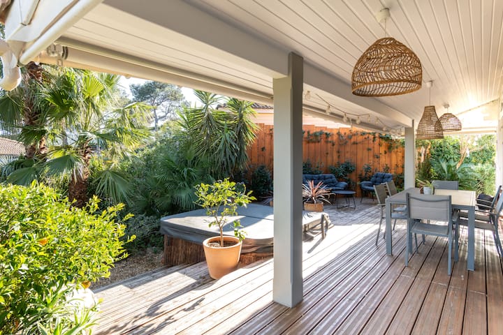 Chalet 65 M2 En Bois, Jardin Et Jacuzzi - Saint-Tropez