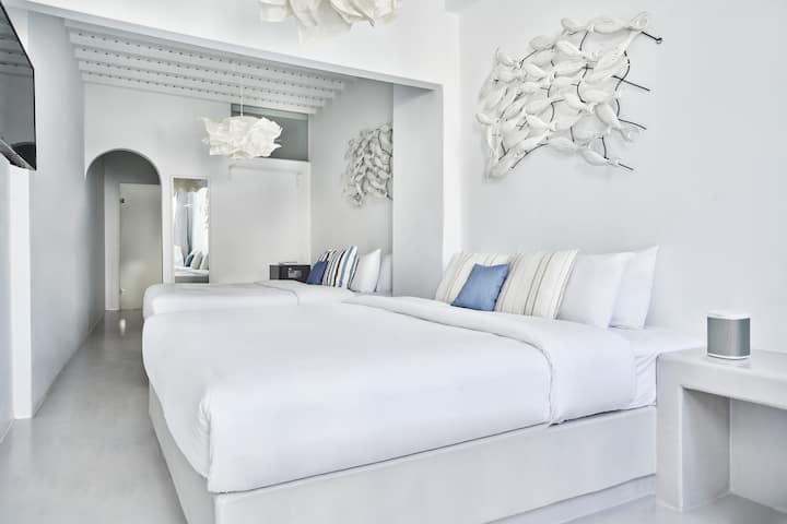 Whitelist Fabrika In Mykonos Town - Mykonos