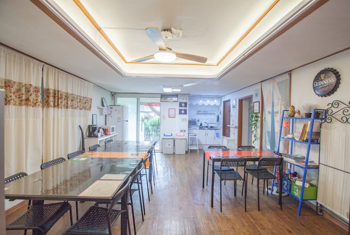 Holiday Home, 5rm 3br, 3min Hongdae, For Big Group - Seúl