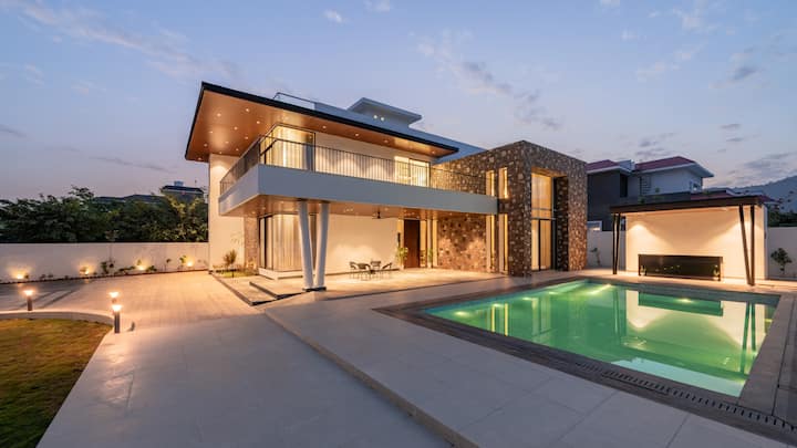 Luxe 3bhk Villa | Pool, Jacuzzi & Billiards - India