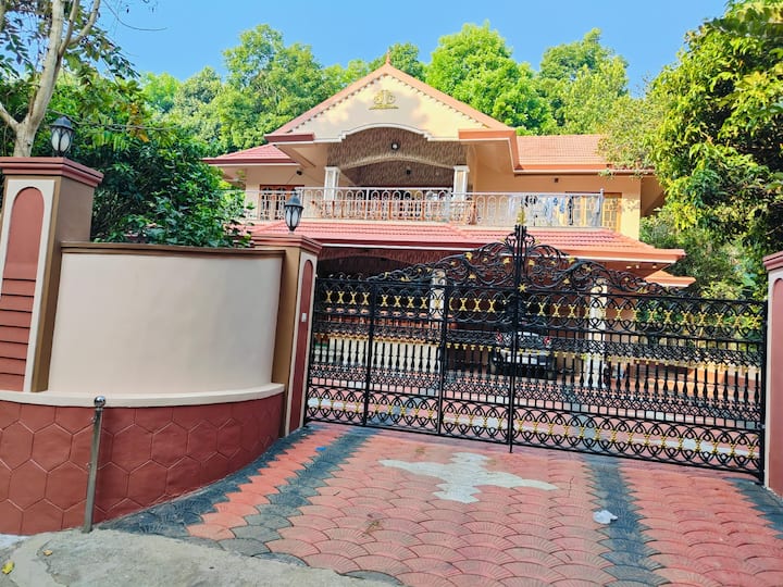 Entire First Floor At Riverside Retreat - Pathanamthitta