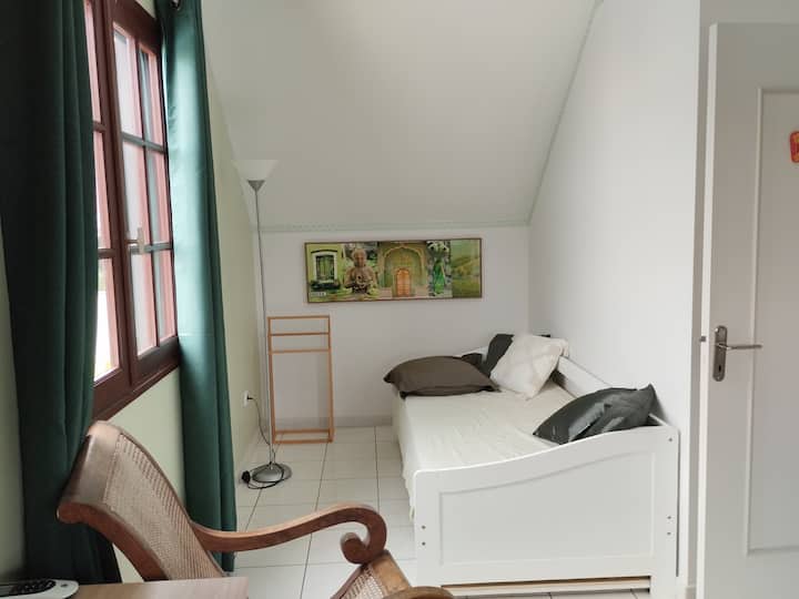 Chambres Privées Avec Piscine Dans Maison Partagée - La Réunion