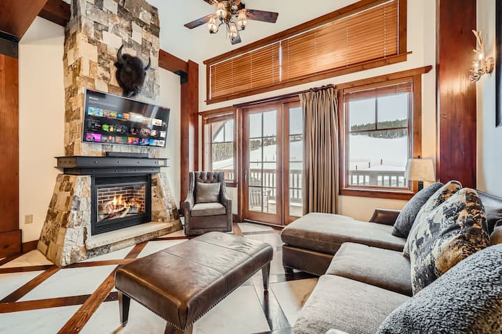 Luxe Peak 8 Resort Slopeside Penthouse Suite A - 브레켄리지