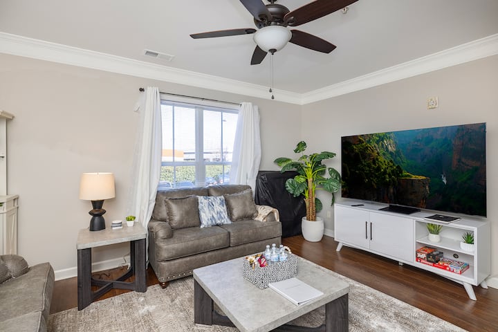 King + Queen Beds With A Gourmet Kitchen - Charlotte, NC