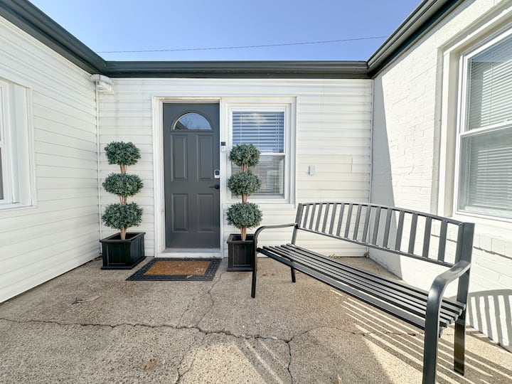 Spacious Comfy Evansville Home|patio-foosball-yard - Evansville, IN
