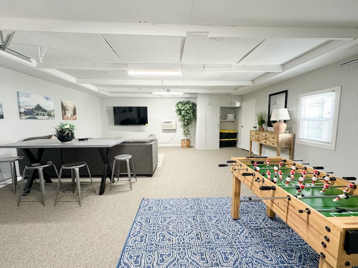 3br Perfect Family Haven W/ Foosball, Patio, Yard - Evansville