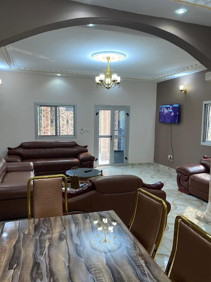 Très Belle Villa Tout à Proximit - Yaoundé