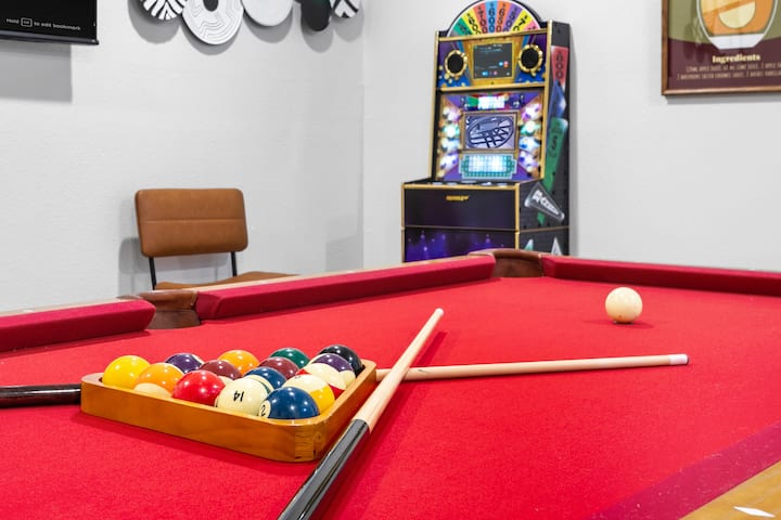 5bd Spacious Chic Home W/games+spa+billiard+golf - North Las Vegas, NV