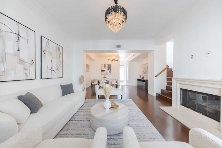 Stylish & Spacious Home - Pasadena, CA