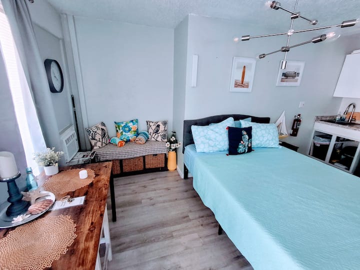 Sandy Feet Retreat On The Beach! - Daytona Beach, FL
