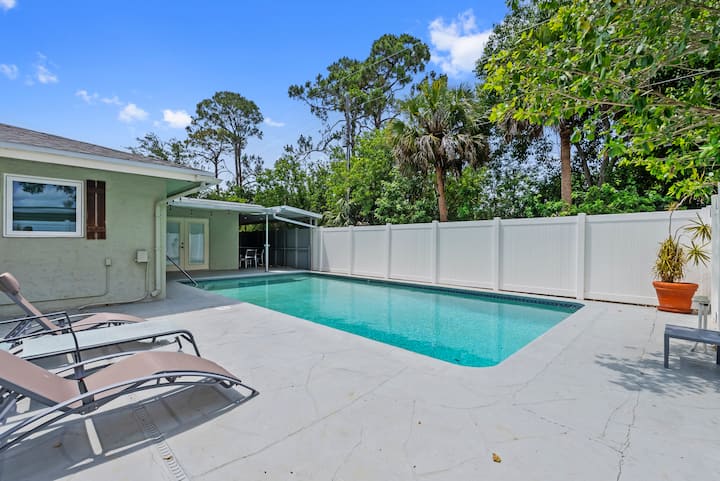 Luxury Getaway In Naples | Pool & Elegant Remodel - Naples, FL