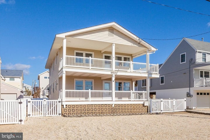 The Shamrock Duplex: Both Units. 6 Bdrm /4 Bath - Surf City, NJ