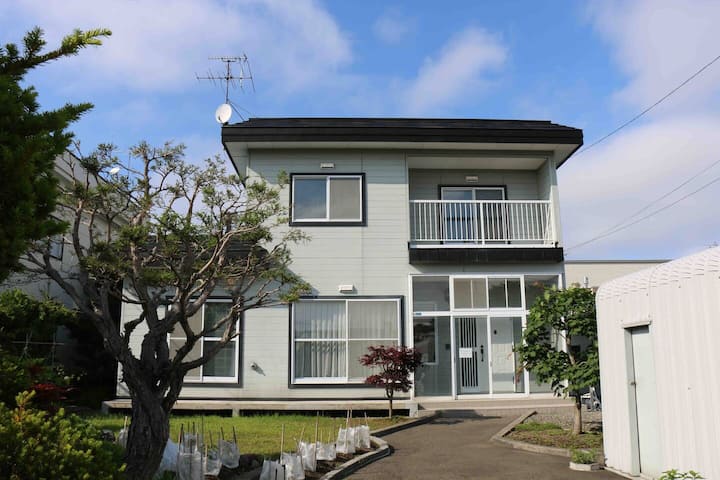 1-2人标间,免费停车位,免费wifi,免费岛松站接站。 - Chitose
