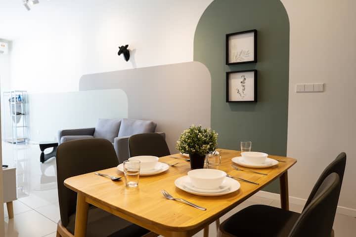 Modern Minimalist Studio Next To Paradigm Mall - Subang Jaya