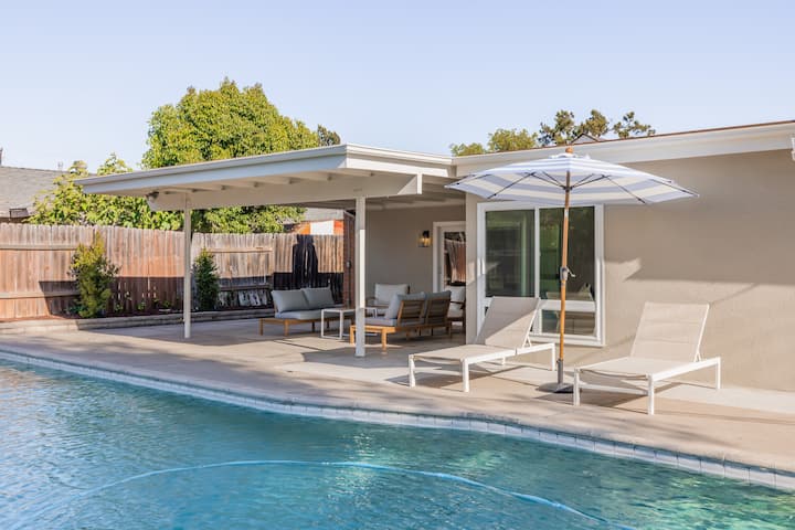 Cozy Modern Haven W/ Soothing Ambience & Pool - Fullerton, CA