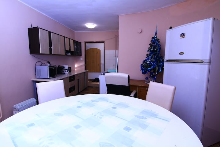 Villa Violett 
Földszinti 2 Szobás Apartman - Miskolc