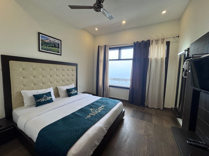 Cozy Pine Kanatal (Premium Valley View Balcony) - Kanatal