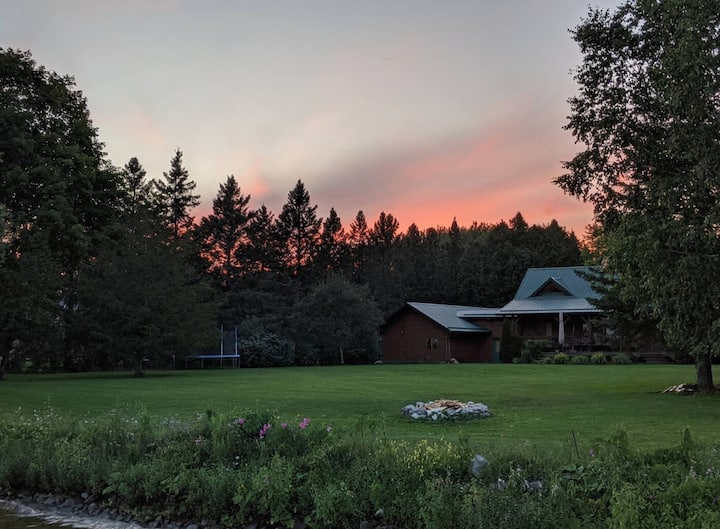Lakefront 5 Bdrm Stay | Sauna, Fireplace, Hot Tub - Kawartha Lakes