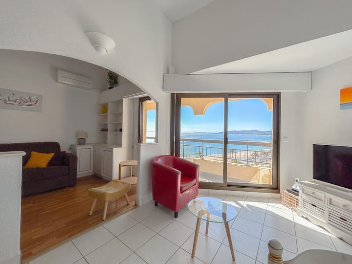 Appartement Vue Mer Et Front De Mer Avec Terrasse - Fréjus