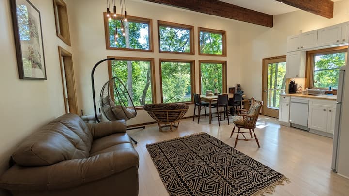 Eagles' Retreat - Kingston, NY