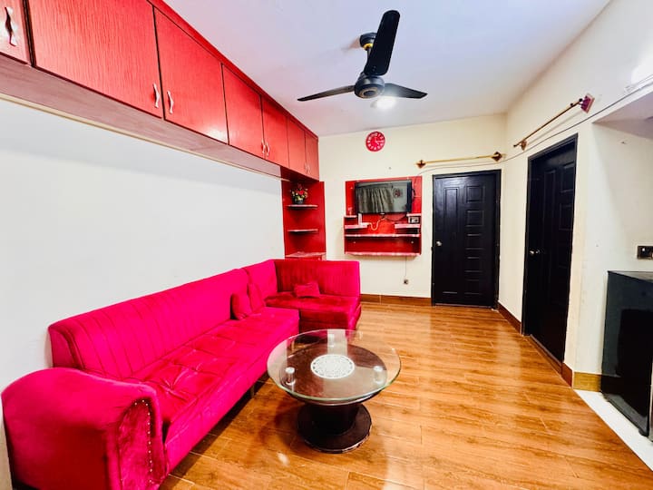 Modern 2br Near Airport | Wi-fi & Parking - Karāchi