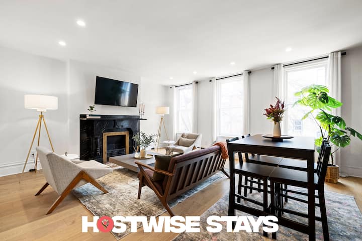 Stylish War Streets Retreat | Stadiums & Dining - 貝爾維尤