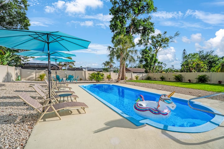 Heated Pool + Arcade + Fire Pits + Holiday Retreat - Bradenton, FL