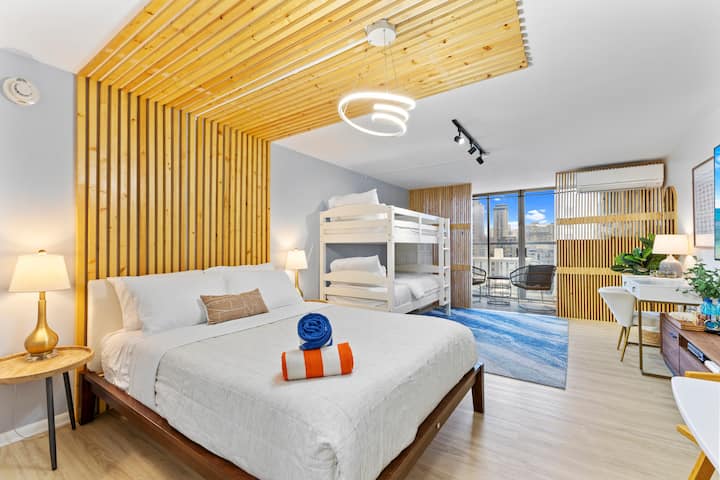 15fl-spacious Family/group Studio-central Waikiki! - Honolulu, HI